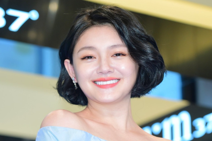 Barbie Hsu Dimakamkan di Chin Pao San, Batal Tree Burial - Ruang Bibir
