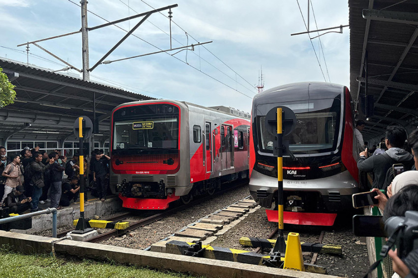 100 Tahun Jaringan KRL, KAI Akhirnya Pakai Kereta Buatan Dalam Negeri ...