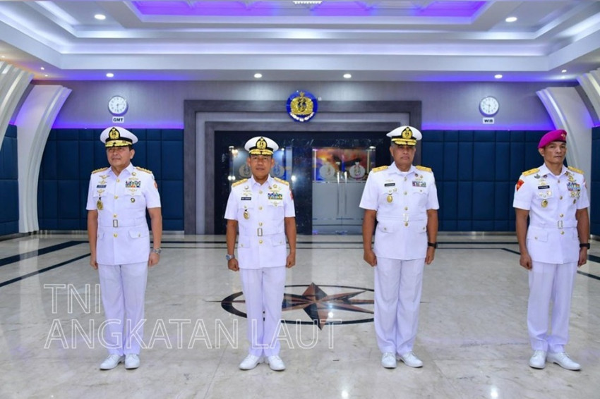 4 Perwira Tinggi TNI Angkatan Laut Naik Pangkat dan 7 Pensiun - Ruang Bibir