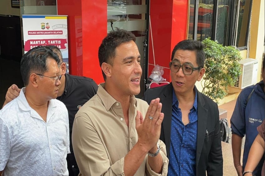 Hamish Daud Sangkal Selingkuh dengan Sabrina: Itu Sahabat Saya - Ruang ...