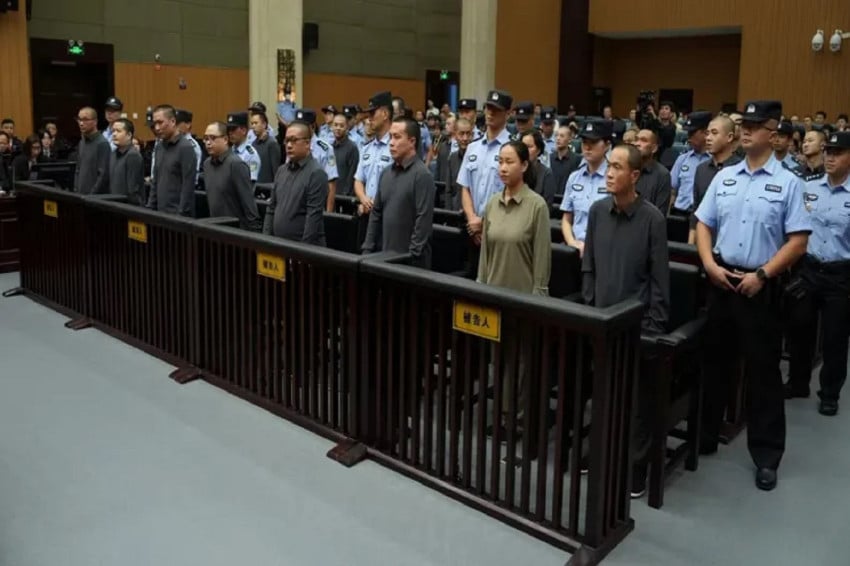 China Eksekusi Mati 11 Mafia Scam yang Terkenal - Ruang Bibir